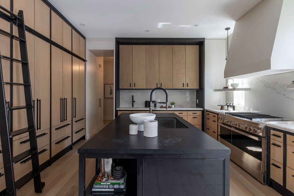The Elegant Beauty of Jet Black Quartz Countertops from Caesarstone ...